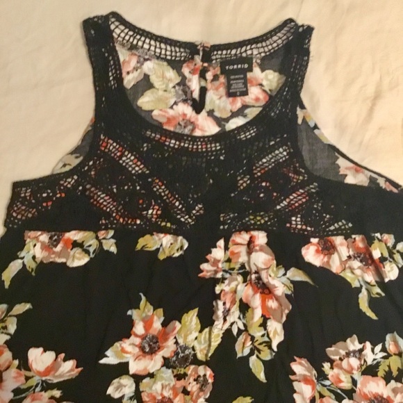 torrid | Tops | Torrid Crochet Black Floral Flowy Trapeze Tank Top ...